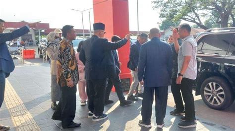 FOTO FOTO Penampakan Panji Gumilang Bebas Dari Penjara Pakai Jas Peci