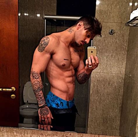 Portal Conde News Lucas Lucco Exibe Corpo Sem Camisa E Arranca