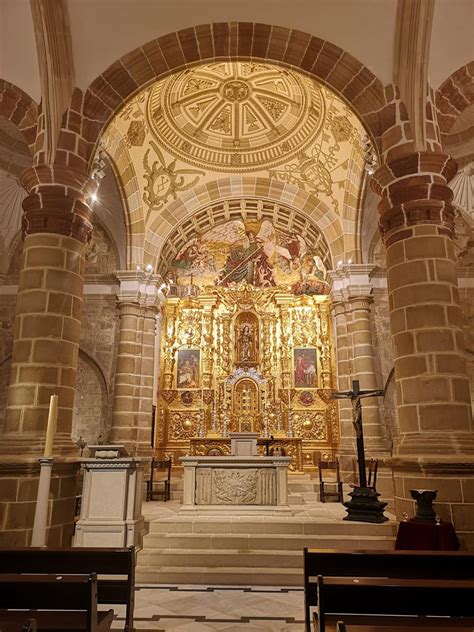 Dedicación de un nuevo altar en la Parroquia de San Pedro Apóstol de