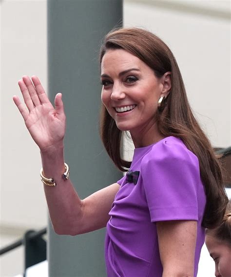 Kate Middleton reaparece en un acto público un mes después de finalizar