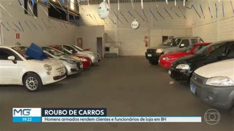 Homens armados invadem loja de carros amarram clientes e roubam três