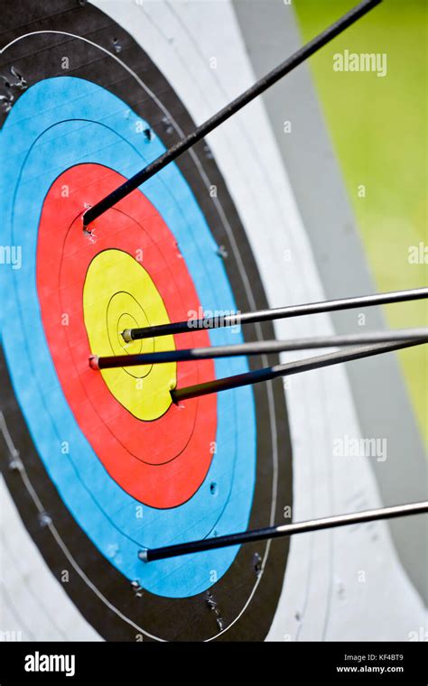 Juego de tiro con arco fotografías e imágenes de alta resolución Alamy