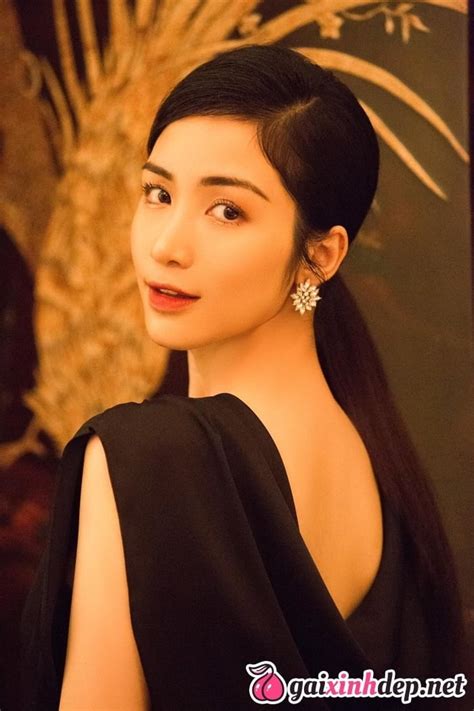 32 Ảnh Ca Sĩ Hòa Minzy Sexy Mặc Bikini Tạo Dáng Gợi Cảm
