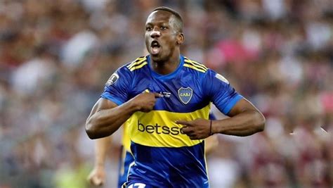 Advíncula já desembarcou no Rio de Janeiro para realizar desejo da