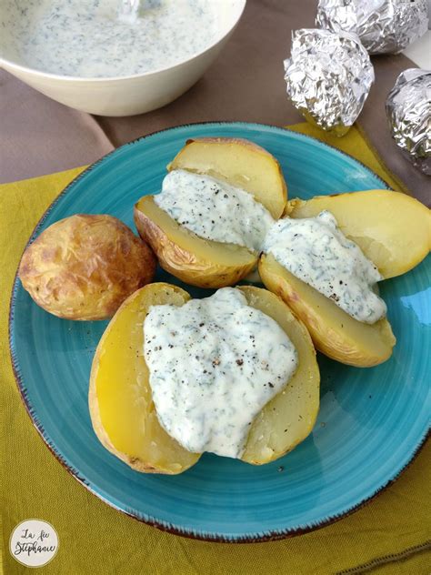 Pommes de terre en robe des champs et sauce blanche aux herbes La fée