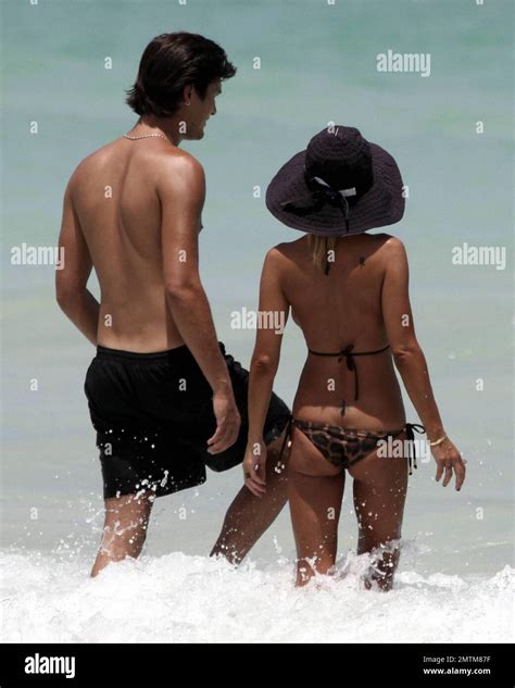 EXCLUSIVO La ex compañera de Playboy Shauna Sand lleva un bikini con