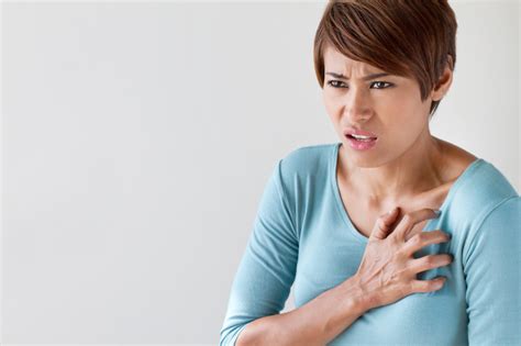 Conheça os sintomas do infarto feminino