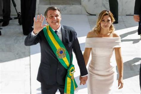O Segredo Por Tr S Do Look De Michelle Bolsonaro Escola De Estilo