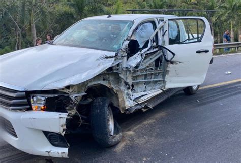 Aparatoso Choque En La Carretera Deja Una Lesionada
