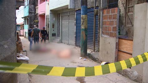 Duas Mulheres S O Mortas A Tiros E Pedradas No Bairro De Capelinha De