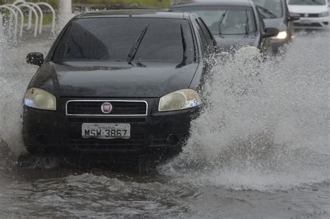 A Gazeta Chuva Forte Deixa Ruas Alagadas E Causa Transtornos No Es