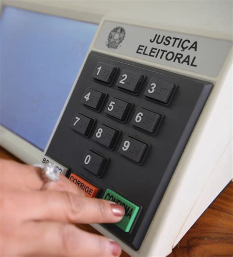 TSE inicia teste público das urnas eletrônicas para eleições do ano que