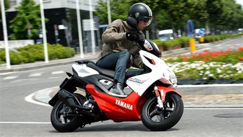 Yamaha Yamaha Aerox R Naked 50 Moto ZombDrive
