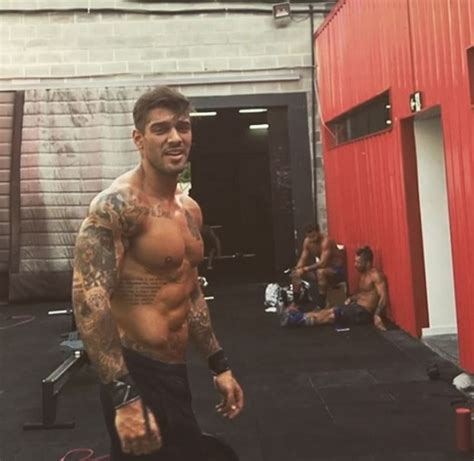 EGO Lucas Lucco mostra treino intenso em vídeo e diz Toda segunda é