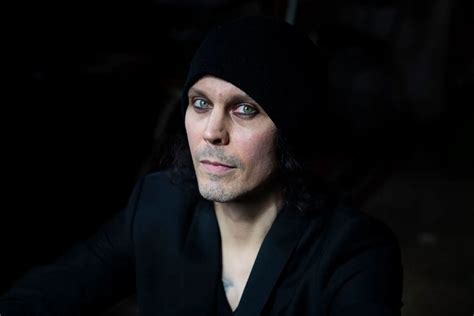 VILLE VALO HIM No Se Puede Tocar Rock N Roll Por Dinero