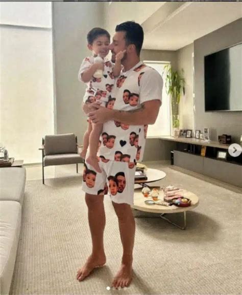 Murilo surge filho Marília Mendonça e mostra novo amor