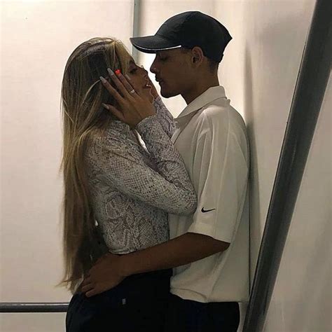 Poses Vr Goggle Crushes Romance Secret Selfie Couple Photos
