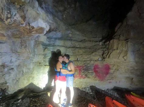 Pula Excursión guiada en kayak por las cuevas marinas y los