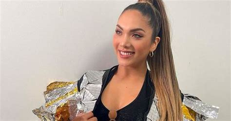 Isabel Acevedo Le Inyecta Color Y Picard A A Los Trajes De Ba O