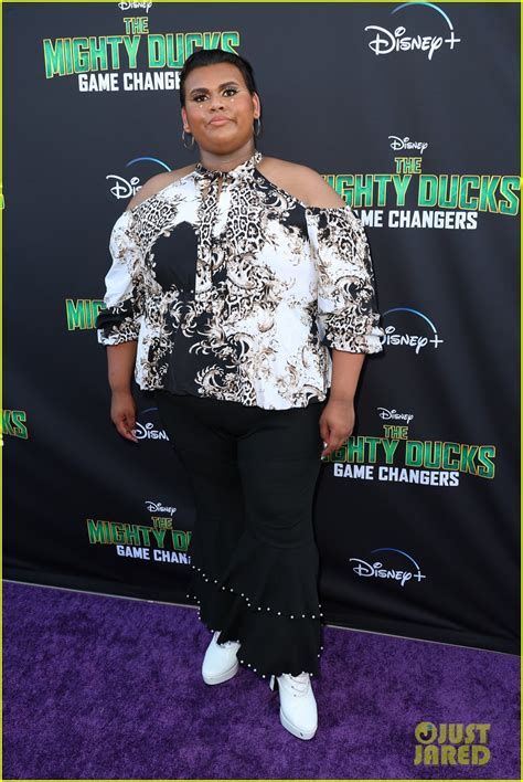 Josh Duhamel Lauren Graham Launch Season 2 Of The Mighty Ducks Game