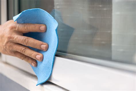 6 conseils pour entretenir vos fenêtres en PVC sans les abîmer
