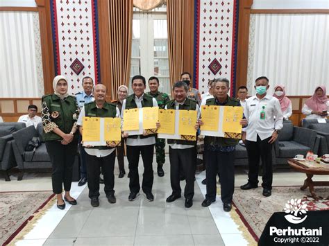 Perhutani Perhutani BNPT Dan Pemkab Garut Tandatangani Nota