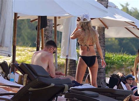 Una Healy Topless And Bikini Photos Thefappening Link