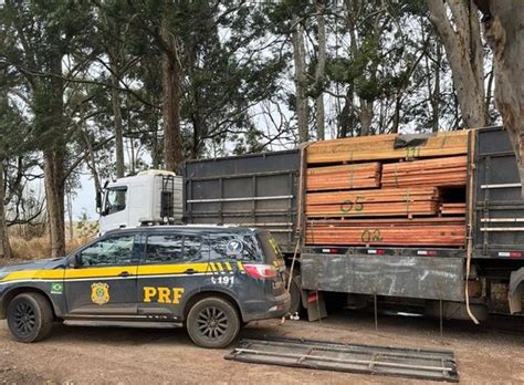 TOPNEWS Aqui você tem mais conteúdo PRF apreende madeira sendo