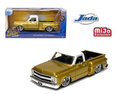 Jada 1 24 1969 Chevrolet C10 Stepside Lowriders Two Tone Gold White