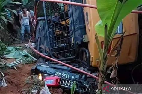 Satu Keluarga Terdiri 7 Orang Tewas Dalam Kecelakaan Maut Innalillahi