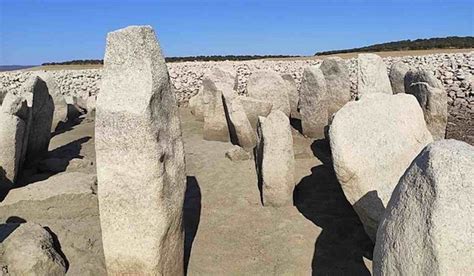 Une sécheresse intense fait réapparaître le Stonehenge espagnol qui