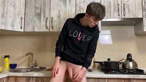 Jeune Mec Chaud Se Masturbe Dans La Cuisine Porno Gay