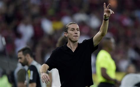 Leitura de jogo de Filipe Luís é elogiada pela torcida do Flamengo