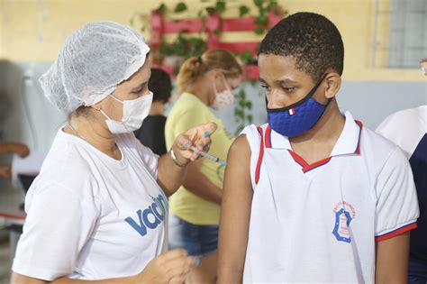 Prefeitura mantém carro da vacina nos bairros e concluirá vacinação nas