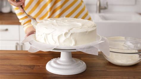 How To Frost A Cake The Easy And Elegant Way Taste Of Home