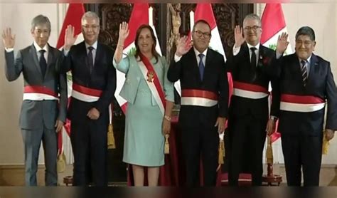 Dina Boluarte tomó juramento a nuevos ministros