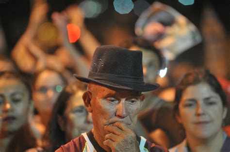 MST bloqueia estradas pelo Brasil em protesto contra a prisão de Lula