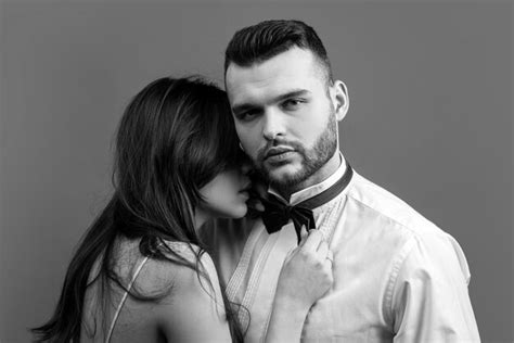 Sexy Couple L Gant Dans La Tendre Passion Corn E Chaude Jeune Femme