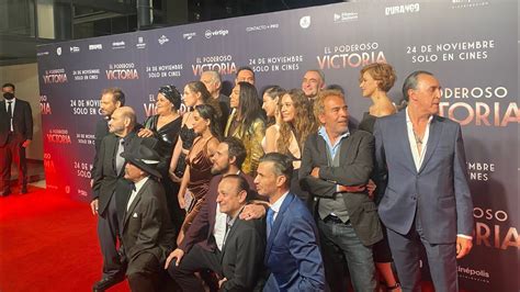 Alfombra Roja El Poderoso Victoria y saludó a Alegre Comadre YouTube