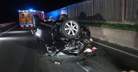 Schwerer Unfall Auf Der B In Paderborn Fahrer Fl Chtet Nw De