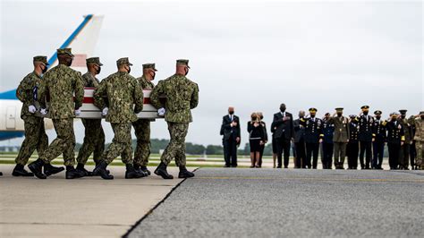 Biden Observes Return Of Troops Killed In Kabul Bombing The New York Times