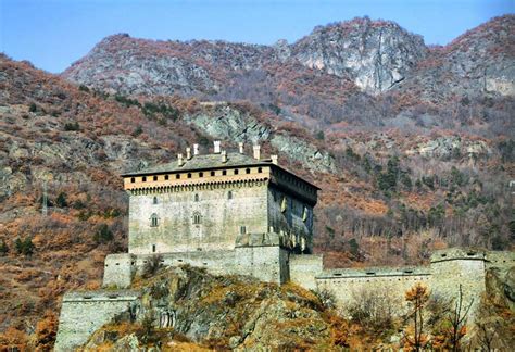 10 Castelli In Valle D Aosta Da Visitare
