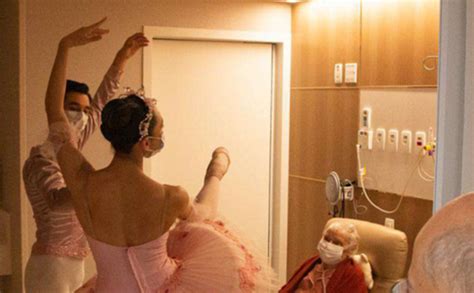 Crist Lia Patrocina Projeto Dan A Nos Hospitais E Leva O Quebra