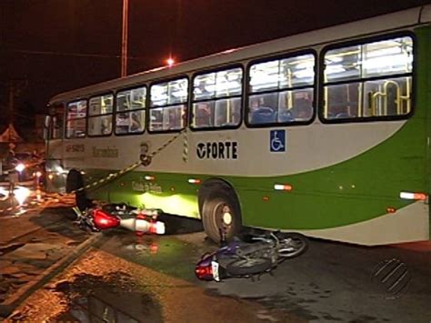 G1 Manobra irregular de ônibus causa acidente em Belém notícias em Pará