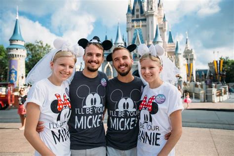 Identical Twin Couples Spend Their Honeymoon At Walt Disney World Disney Dining