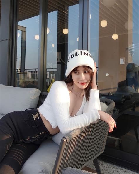 極品尤物野餐狂倒性感曲線白嫩美乳讓人超想吃饅頭EV棋牌 EV棋牌