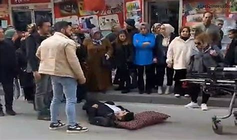 Elazığ da Yolun Karşısına Geçmeye Çalışan Yayaya Otomobil Çarptı