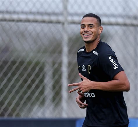Zagueiro Revelado Pelo Corinthians Convocado Para A Sele O