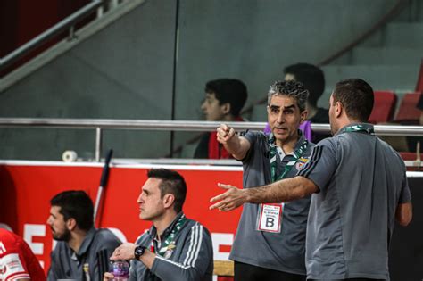 Campeonato Placard Andebol Fc Porto Vence Na Luz E Segue Na Luta