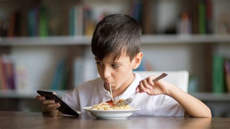 Niño Villano golpear que son las adicciones para niños Pequeño respirar